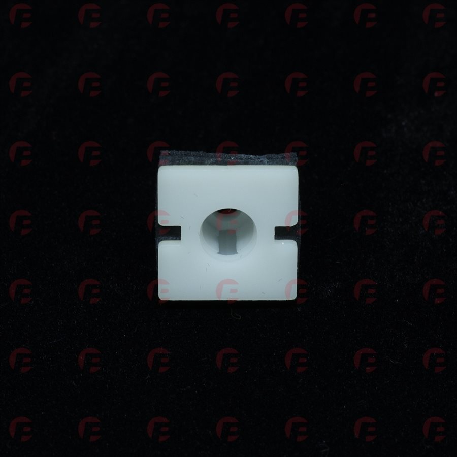 BODY SIDE MOULDING CLIP